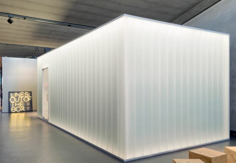 Berapa Ukuran Kaca untuk Railing Tangga dan Balkon? - Himalaya Abadi