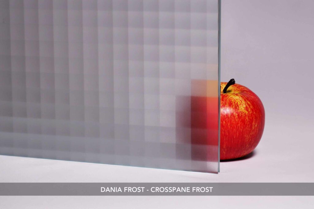 DANIA FROST - Kaca Motif Buram dari Himalaya Abadi