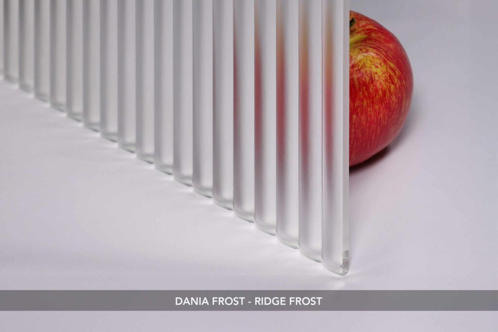 DANIA FROST - Kaca Motif Buram dari Himalaya Abadi