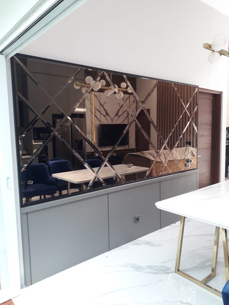 Beranda - Perusahaan Kaca Interior & Arsitektur Specialty